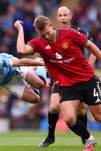 Brilla en la Premier League y Manchester City y Manchester United se ...